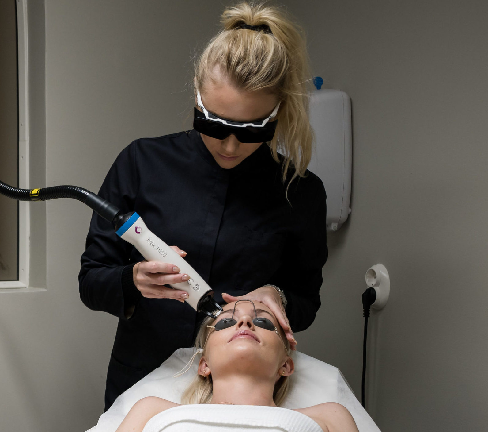 Light and Bright - Svenska Hudkliniker