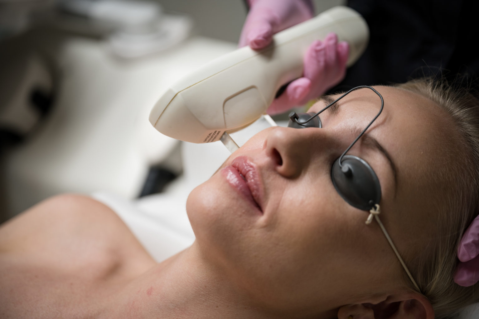 Light and Bright - Svenska Hudkliniker